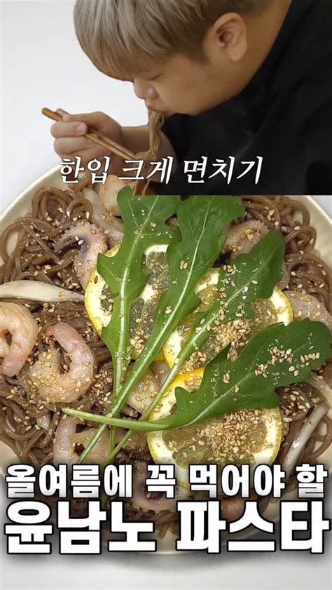 🥘뭐 먹을지 고민될 땐 이거 콩나물비빔밥🥘 재료는‼️ 밥 한 공기 기준 콩나물 두 줌 진간장3 고춧가루1 설탕05 참기름2 통깨 대파 계란후라이 물