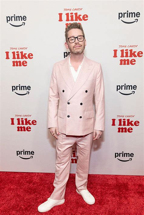 Ryan Reynolds And Macaulay Culkin Reunited On The Red Carpet Of John