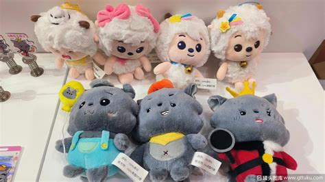 喜洋洋毛绒玩具 灰太狼 红太狼 毛绒玩偶 罐头图库