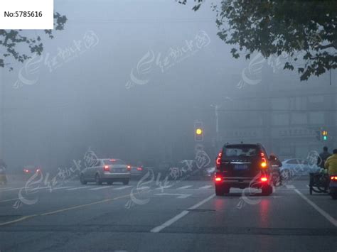 雾霾天的上海高清图片下载 红动中国
