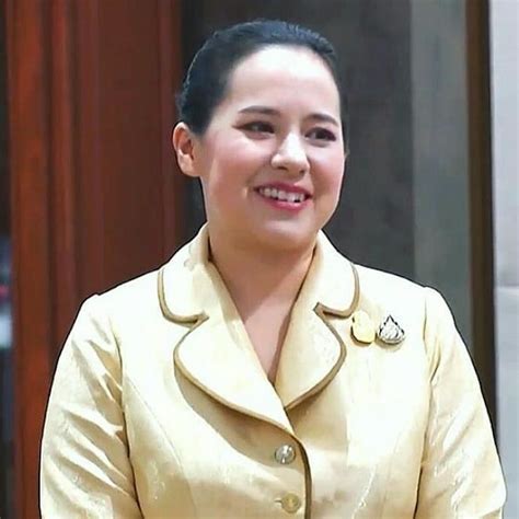 ท่านผู้หญิง พลอยไพลิน เจนเซ่น วีลเลอร์ เมื่อครั้งตามเสด็จ สมเด็จพระเทพรัตนราชสุดาฯ สยามบรมราช