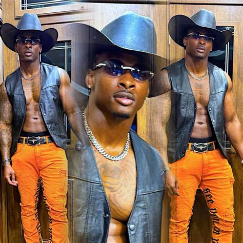 😬👀whos Auntie Yall Tag Her She Started Asking People My Age 👀 👀😬 I