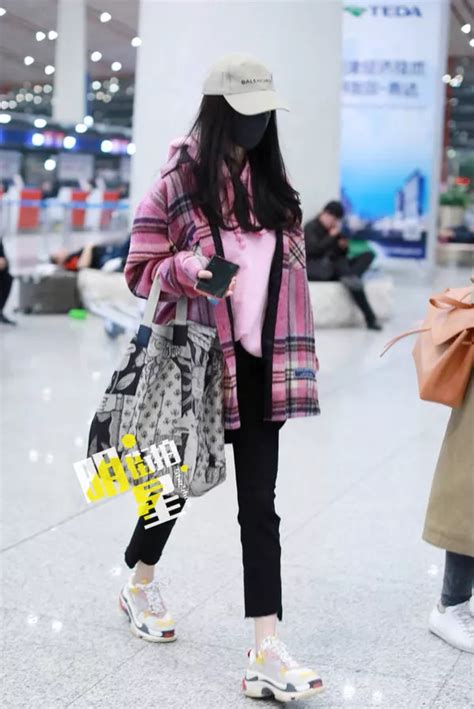 杨幂巴黎世家牛仔外套幂穿过的牛仔外套幂牛仔外套搭配第9页大山谷图库