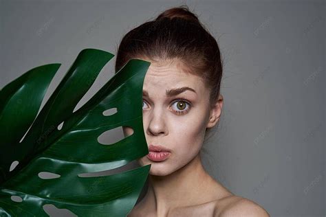 Stunning Model With Bare Shoulders And Red Lips In A Studio Pose Photo Background And Picture