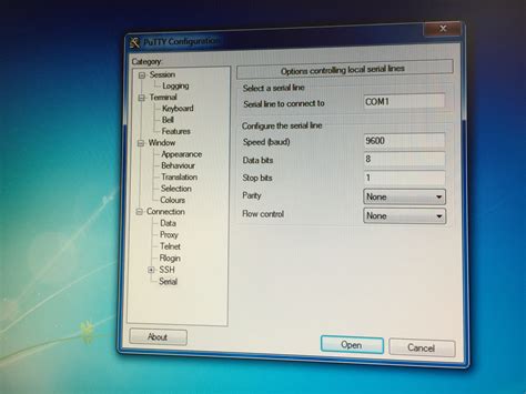 Javier COMO CONFIGURAR EN UN RoUTER CISCO EL NOMBRE Y LA IP ATRAVES DEL CABLE DE CONSOLA