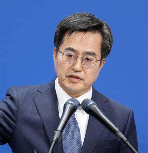 김동연 조국 인터뷰 공유하며 정권교체 그 이상의 교체 필요·