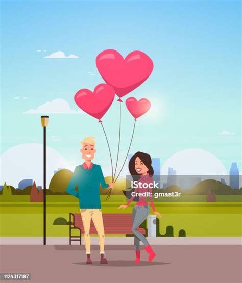 봐 주는 여자 핑크 하트 모양 공기 풍선 사랑에 행복 한 발렌타인 개념 젊은 커플 시 도시 공원 풍경 배경 위에 수직 평면 2월에 대한 스톡 벡터 아트 및 기타 이미지
