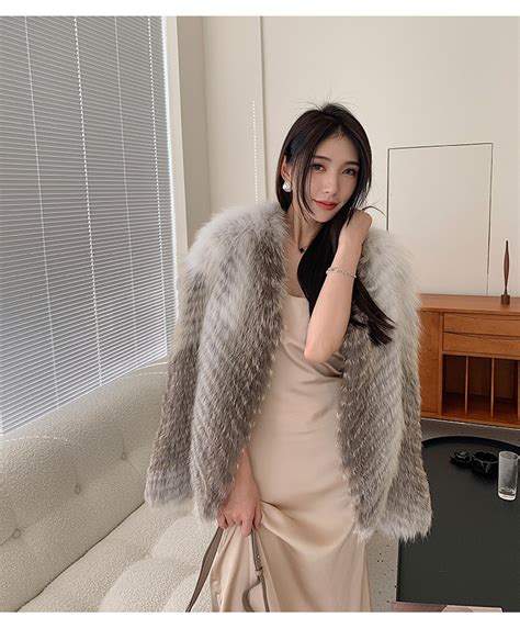 芬兰进口高端saga2024新款日辉狐大理石狐狸毛皮草外套中长年轻款 阿里巴巴