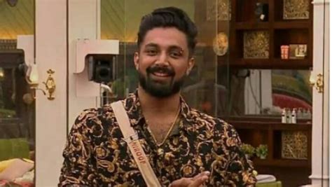 Bigg Boss 5 Tamil Finale Niroop Gets Eliminated As The Fourth Runner Up Filmibeat