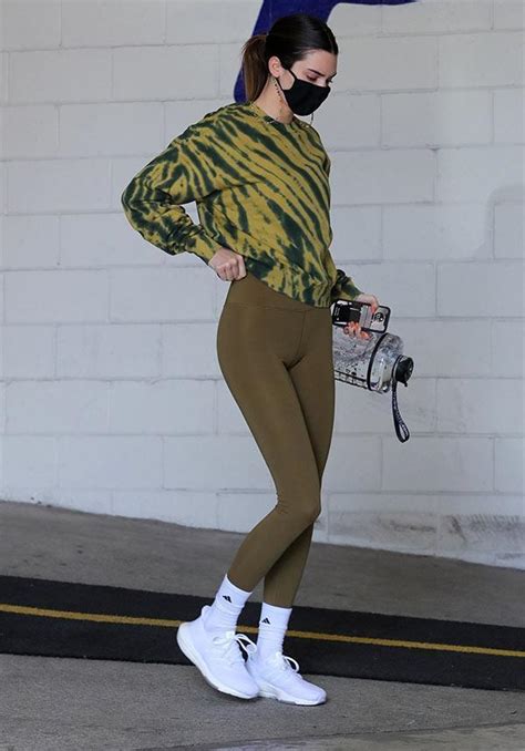 Kendall Jenner Dev Su şişesiyle Sporda Magazin Haberleri Milliyet