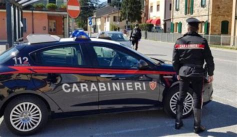 Vittima Di Uno Stupro Di Gruppo A Palermo La Giovane Sequestrata E