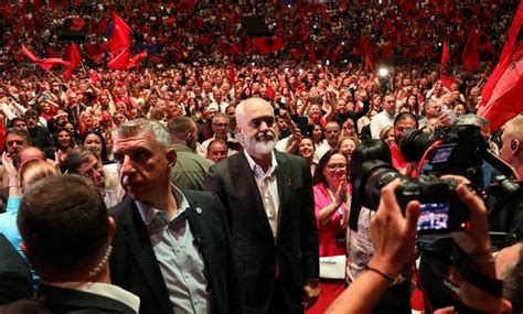 ΑΠΙΣΤΕΥΤΗ ΞΕΦΤΙΛΑ ΜΟΛΙΣ 10 ΧΙΛΙΟΜΕΤΡΑ ΜΑΚΡΙΑ ΑΠΟ ΤΟ ΜΑΞΙΜΟΥ «ΤΥΧΑΙΑ ΛΕΕΙ Η ΑΛΒΑΝΙΑ ΗΡΘΕ Ο