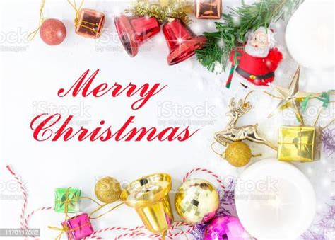 메리 크리스마스와 축제 장식과 텍스트와 새해 복 당 메리 크리스마스 복사 공간 상단보기 12월에 대한 스톡 사진 및 기타 이미지 Istock