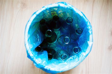 빈 유리 용기 병의 다양한 모양과 색상 생태 친화적 인 개념에 대한 폐기물을 재사용 0명에 대한 스톡 사진 및 기타 이미지 0명 개념 개념과 주제 Istock