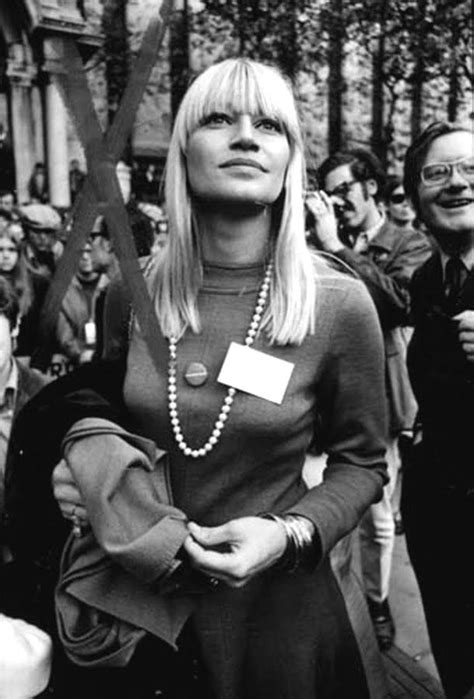 9 Hot Sexy Mary Travers Bikini Pics