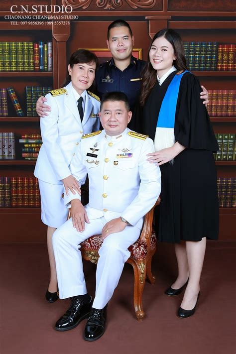 สตูดิโอถ่ายภาพครอบครัว เชียงใหม่ ร้าน ถ่ายรูปเชียงใหม่ ราคาเพียงคนละ 500 บาท ลูกค้านำชุดมาเอง