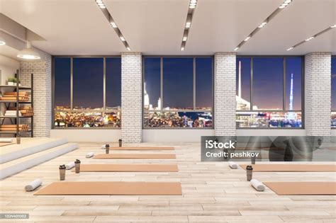 장비 야간 도시 전망 및 목재 바닥이있는 고급 콘크리트 요가 체육관 인테리어 건강한 라이프 스타일 개념 3d 렌더링 비어 있음에 대한 스톡 사진 및 기타 이미지 Istock