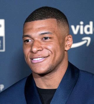 43 Cool Soccer Player Haircuts To Try In 2024