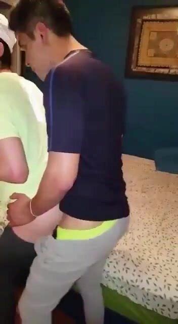 Teen friends experiment after babe ThisVid com 日本語で