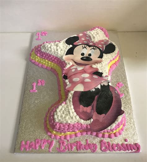 Minnie Mouse Buttercream Cake