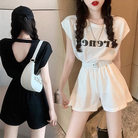 ชุดเซ็ตสไตล์เกาหลี เสื้อผ้าแฟชั่นฤดูร้อนของผู้หญิง ชุดเสื้อแขนสั้น กางเกงขาสั้นจั๊มเอวสุดน่ารัก