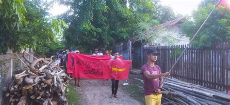 ကယ်တင်ရှင်ဘယ်သောအခါမှမရှိ စာတန်း ကိုင်ဆောင်ကာ ယင်းမာပင် ဒေသခံ ပြည်သူများ ချီတက် ဆန္ဒပြ Khit