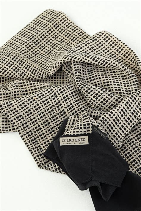 F 빈티지 실크 스카프 이태리원단 프랑스제품 한정 헬로마켓 F 빈티지 실크 스카프 이태리원단 프랑스제품 한정 헬로마켓