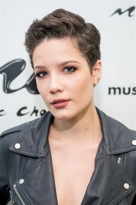 Halseys Best Beauty Moments Teen Vogue