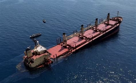 Товарен кораб пътувал към Варна потъна след нападение от хутите в Червено море Информационна