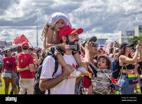 Bras Lia Df Brasilien Januar Ein Gl Ckliches Paar Das Seine Kinder Auf Lulas