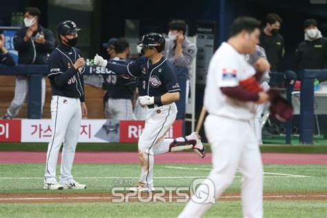포토q 두산 김재환 키움 한현희 상대로 투런포 작렬 스포츠q큐