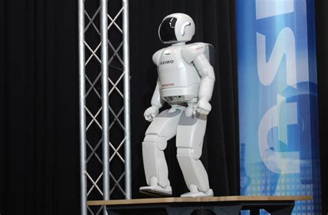 Honda Global September 27 2007 Asimo Races Into Barcelona For European Debut