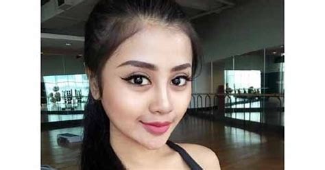 Cerita Dewasa Body Mulus Si Cewek Cantik Yang Membuatku Jadi Terpesona