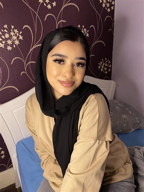 Hijabi Birthday Girl 🎉 Scrolller