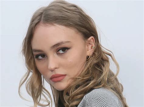 Lily Rose Depp Topless Pour Vogue Public