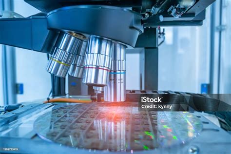 자동화 시스템 제어 애플리케이션을 갖춘 실리콘 웨이퍼 및 마이크로 회로 반도체에 대한 스톡 사진 및 기타 이미지 반도체 컴퓨터 웨이퍼 로봇 Istock