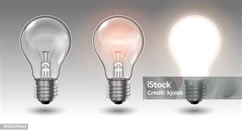 3 투명 빛 전구 중 하나는 동안 다른 밝은 배경에 다른 밝기로 점등 됩니다 매우 현실적인 그림입니다 사슬에 대한 스톡 벡터 아트 및 기타 이미지 Istock