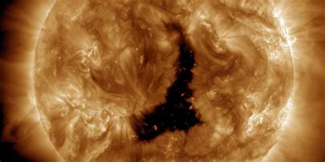 Coronal Hole Faces Earth Coronal Hole Faces Earth