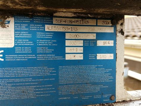 Cascade Class 2 Twin Pallet Handler 2 6 Tonne Capacity Side Shift