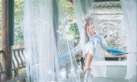 王者荣耀貂蝉仲夏夜之梦cos：小姐姐身材相当nice貂蝉仲夏夜之梦王者荣耀新浪新闻