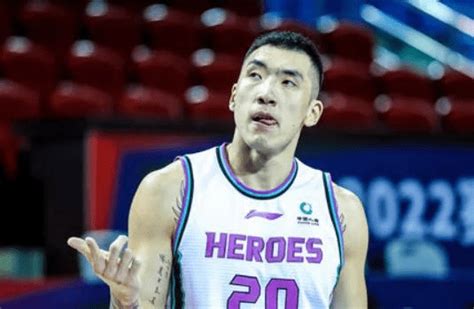 里程碑！陶汉林生涯篮板数达2941个 升至cba历史第18位山东男篮冯子涵四川