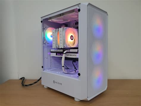 전소원님의 화이트 게이밍 컴퓨터