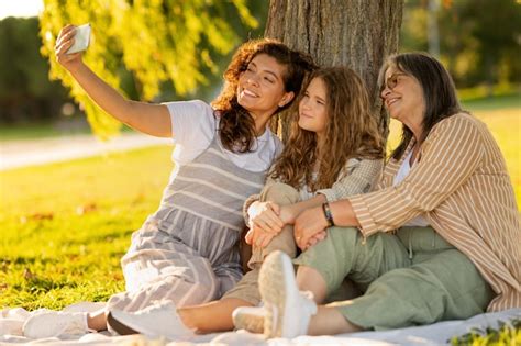 Premium Photo Cheerful Caucasian Multigeneration Different Women Rest