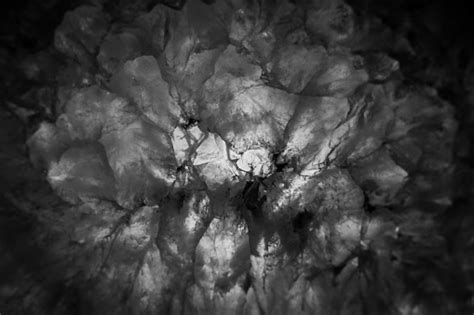 디자인에 대한 흑백 추상적 인 질감과 배경의 보기를 닫습니다 회색 배경의 보석의 매크로 보기입니다 0명에 대한 스톡 사진 및 기타 이미지 Istock