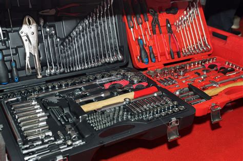 展示家用和汽车维修工具店营销机械师的扳手躺在柜台上汽车备件和高清图片下载 正版图片504942531 摄图网