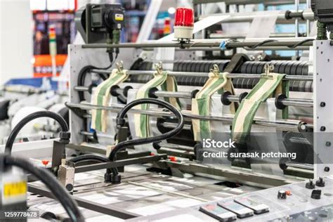 첨단 기술 현대 및 자동 고속 연속 제조 공정 비닐 봉지 자루 또는 산업용 천 가방 제조 기계 공학에 대한 스톡 사진 및 기타