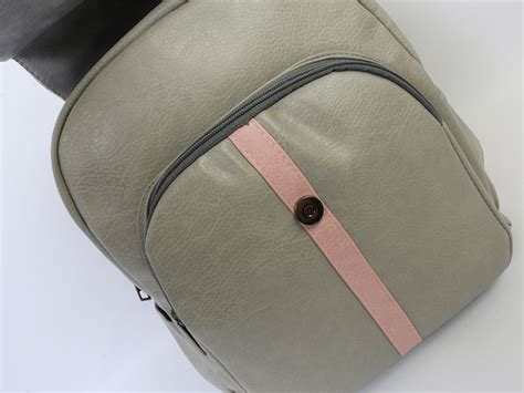 مشخصاتقیمت و خرید کوله پشتی چرم دخترانهدلبند