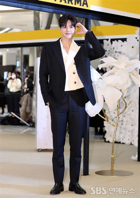 [e포토] 송강 하트로 녹이는 여심