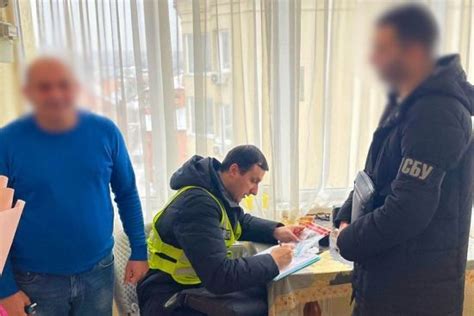 В Києві чоловік влаштував схему виїзду ухилянтів за кордон послуга коштувала 4 тисячі доларів