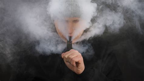 ปี 67 คนไทยสูบบุหรี่มวนลดลง สวนทางบุหรี่ไฟฟ้าความนิยมพุ่ง จำนวนนักดื่มเพิ่มต่อเนื่อง โดยเฉพาะ